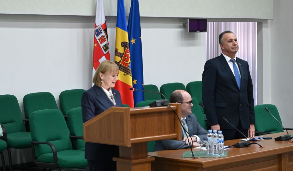 Emil Ceban a fost învestit în funcţia de rector al Universității de ...